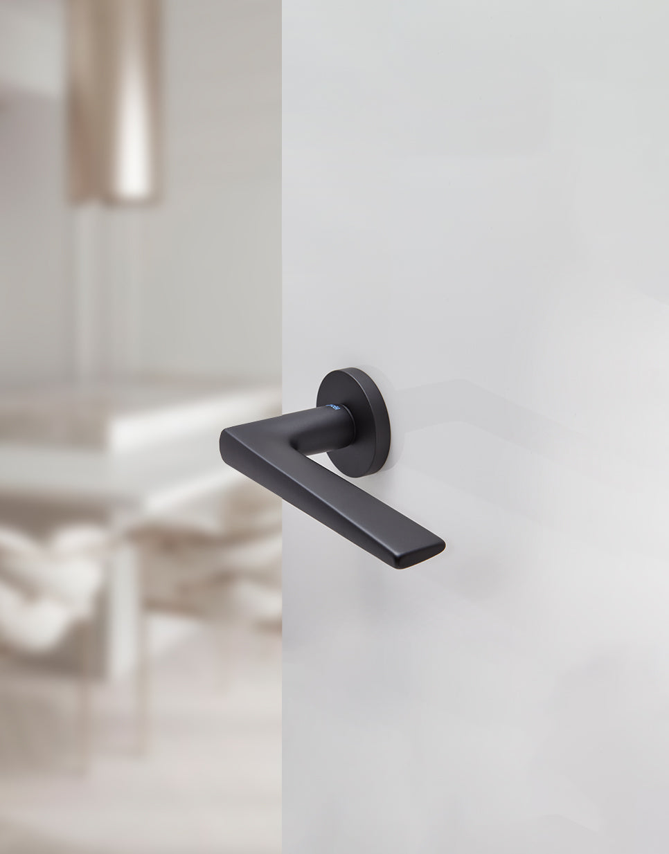 Contemporary Jet handle on round rose – Groël